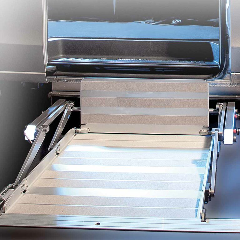 Commercials lifts from 300 kg to1000 kg