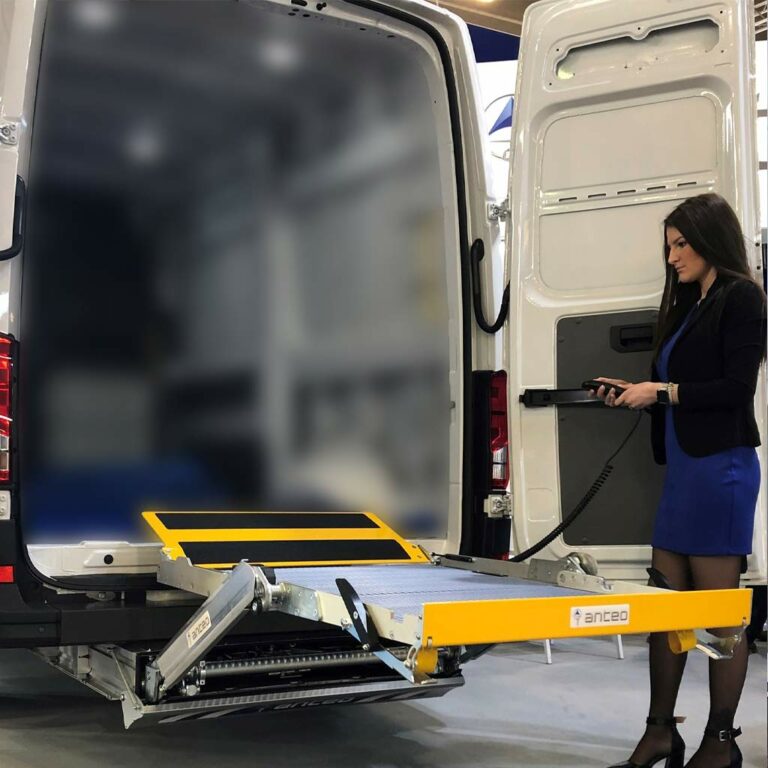 Commercials lifts from 300 kg to1000 kg