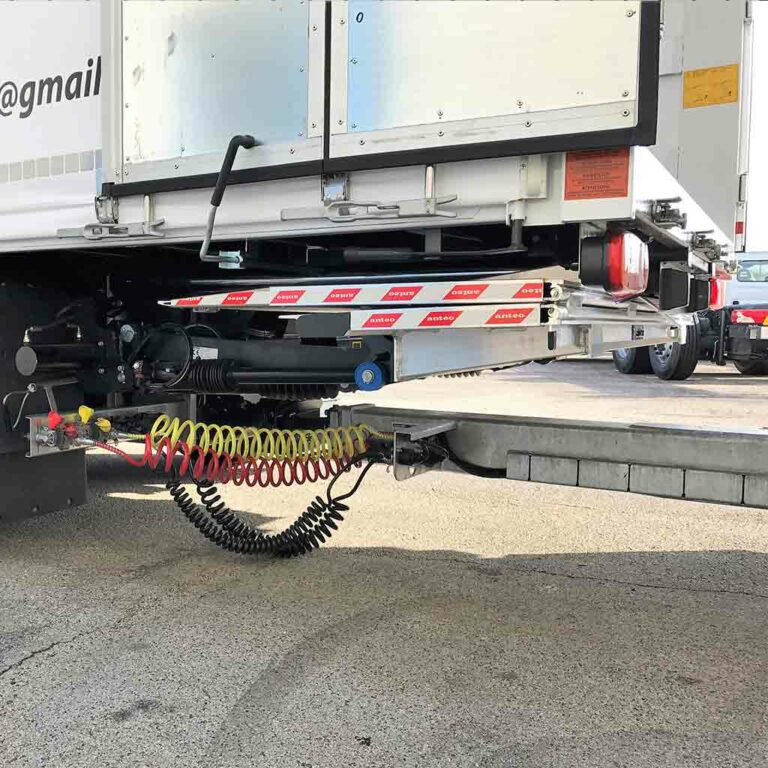 Retractable lifts from 800 kg to 3000 kg