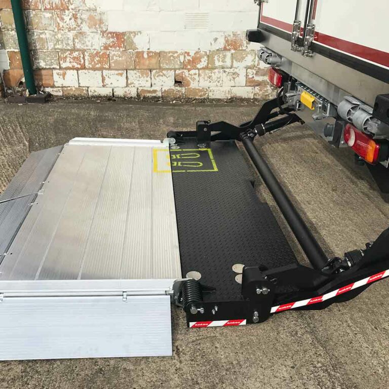 Retractable lifts from 800 kg to 3000 kg