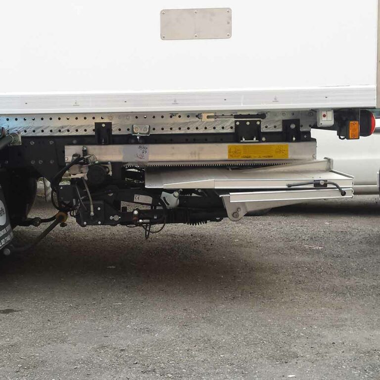 Retractable lifts from 800 kg to 3000 kg